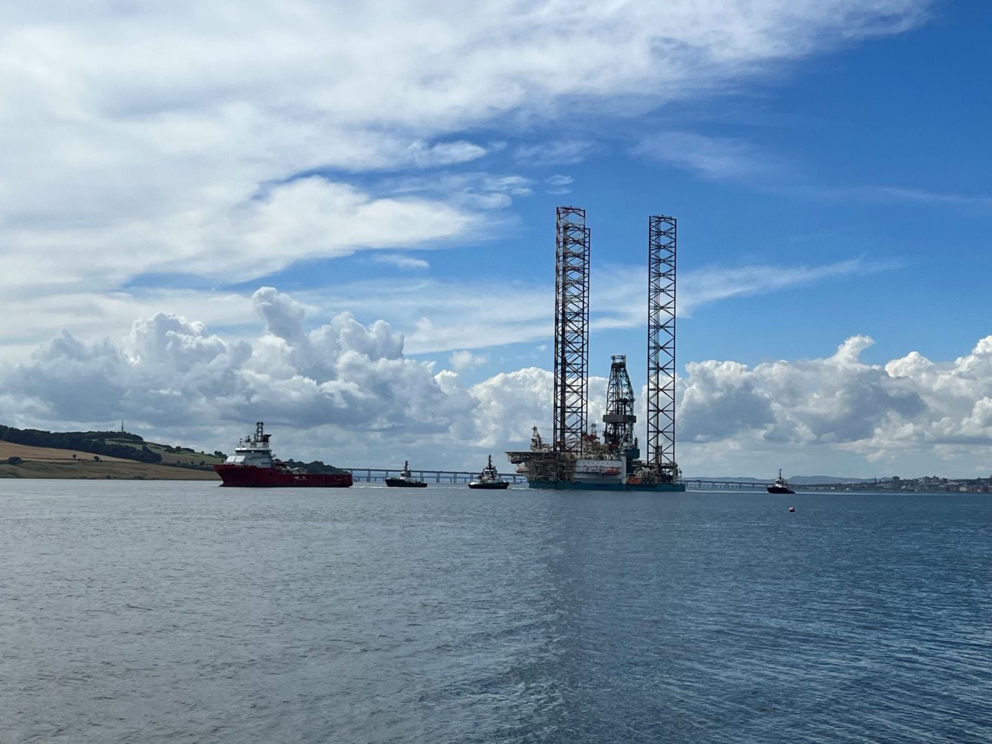 Valaris rig departs Dundee for Neo Energy decommissioning job