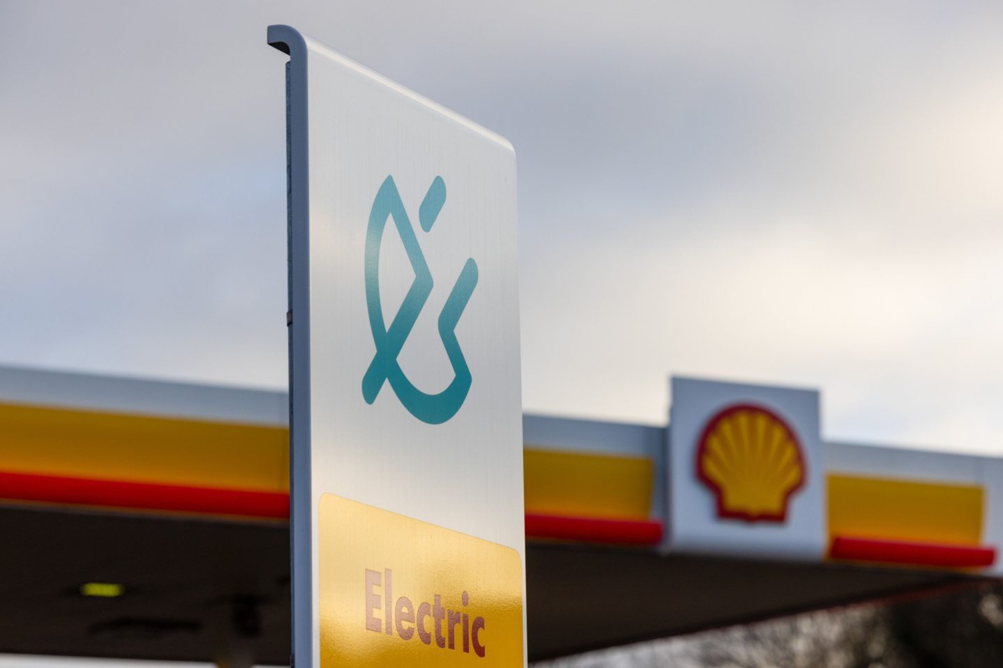 Shell plans to divest 1,000 retail sites in shift to EV charging