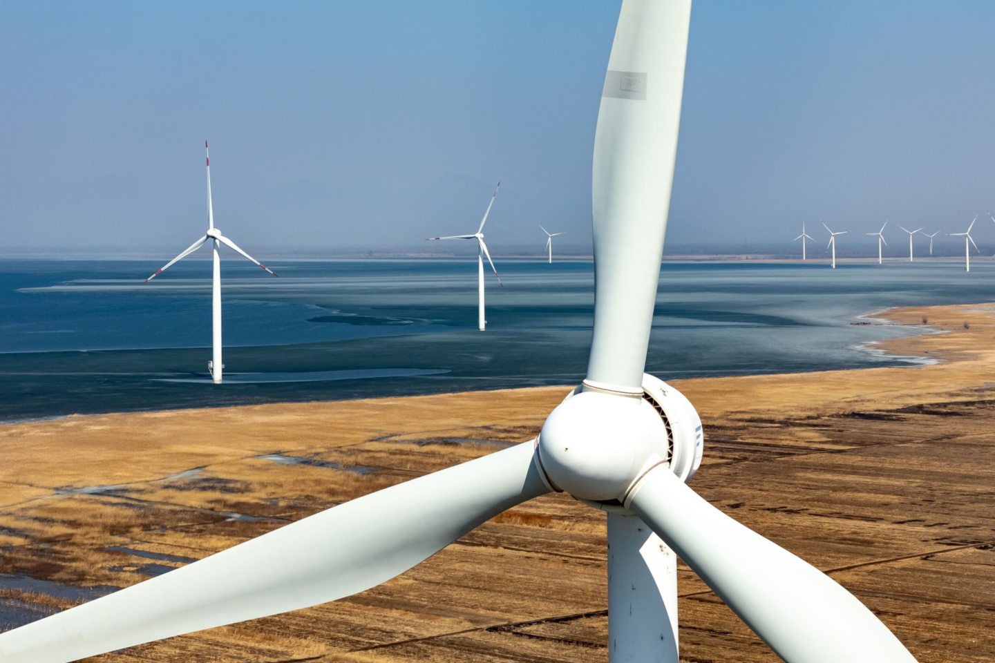 China's wind turbine makers extend dominance as Vestas, GE slip