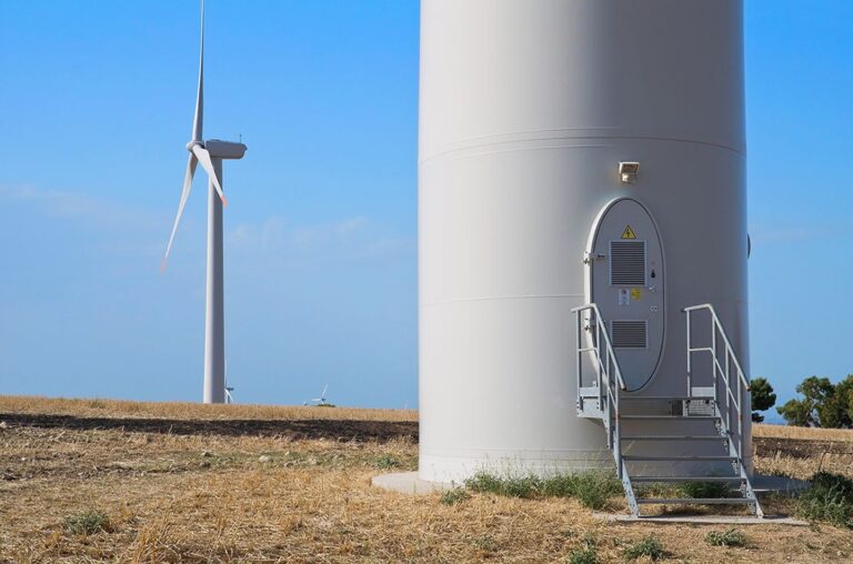 Wind turbine technician suffers 'serious injuries' from service lift