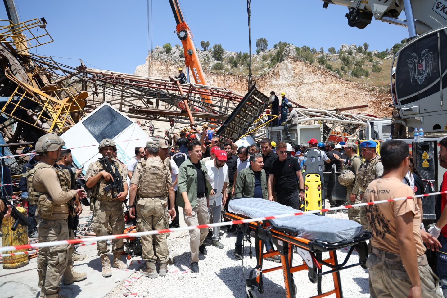 One dead and two injured after rig floor collapse in Turkey