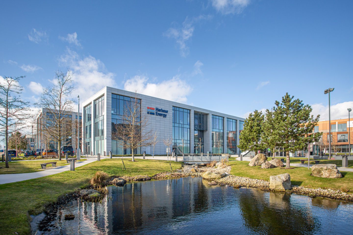 Harbour reports loss after tax on 106% rate