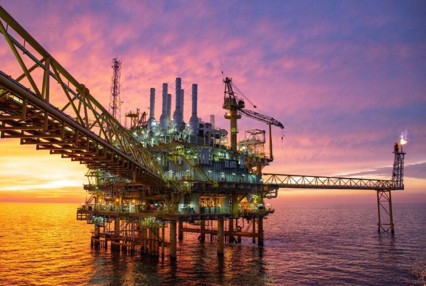 Why fall protection safety cuts downtime in oil and gas industry
