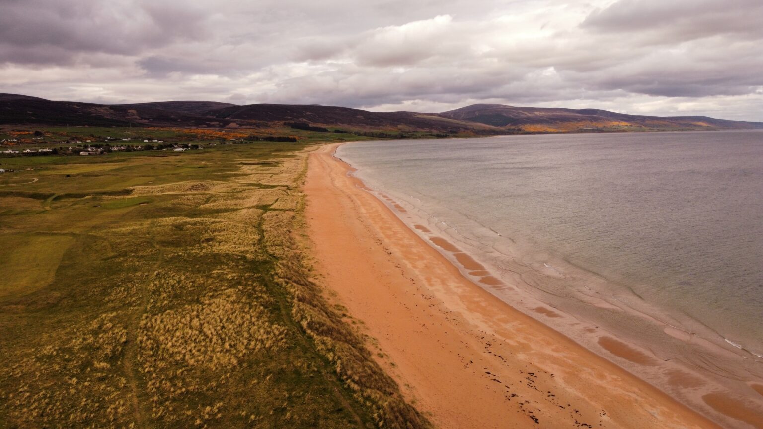 Top 5 Scottish Beach Walks For Foodies - Far North - The Scots Magazine