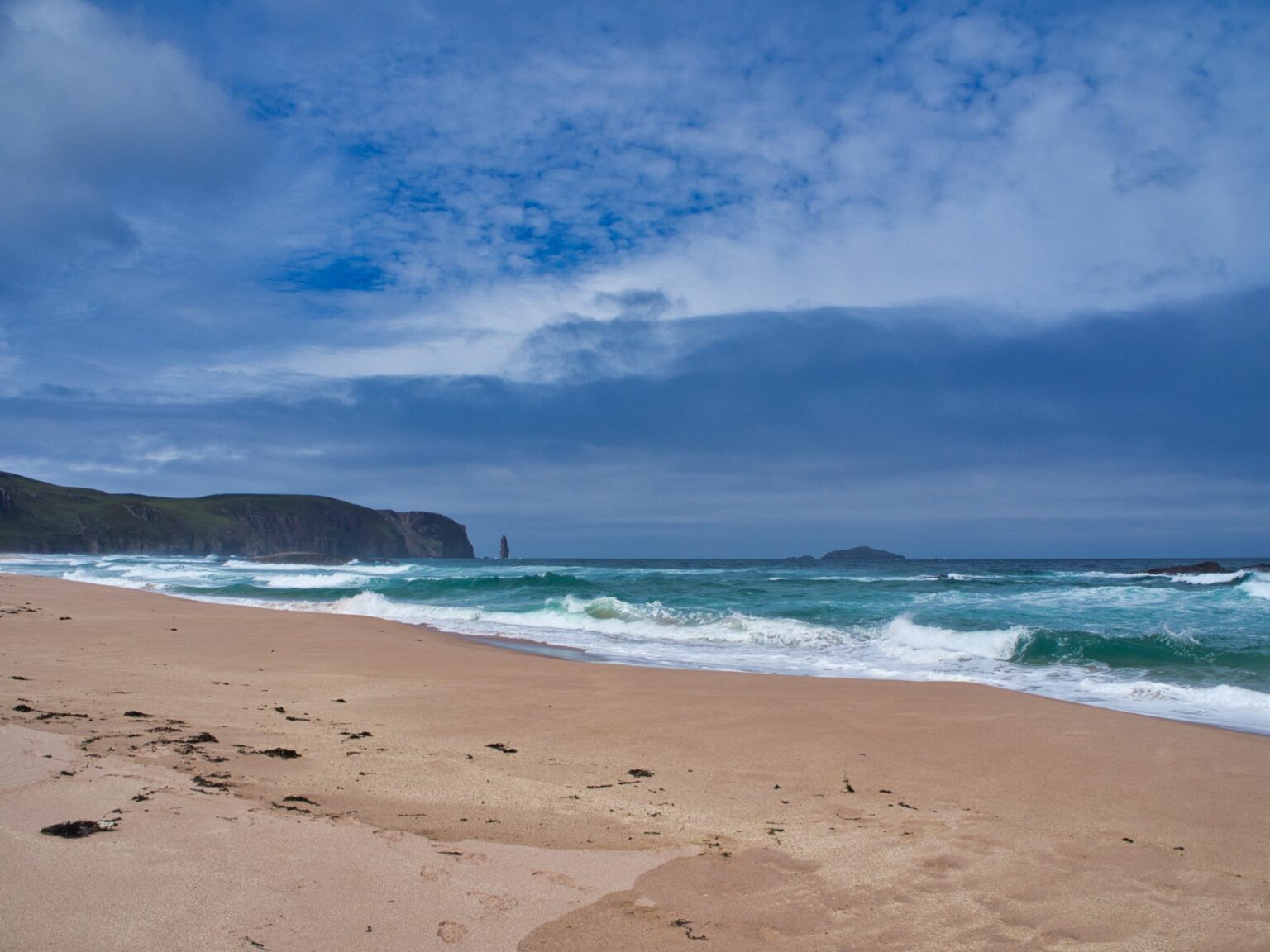 Top 5 Scottish Beach Walks For Foodies - Far North - The Scots Magazine